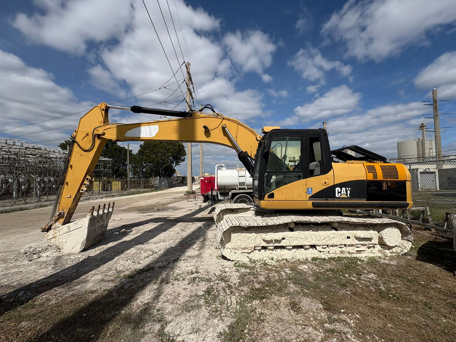 Caterpillar 320DL - heavyequipmentsusa.com